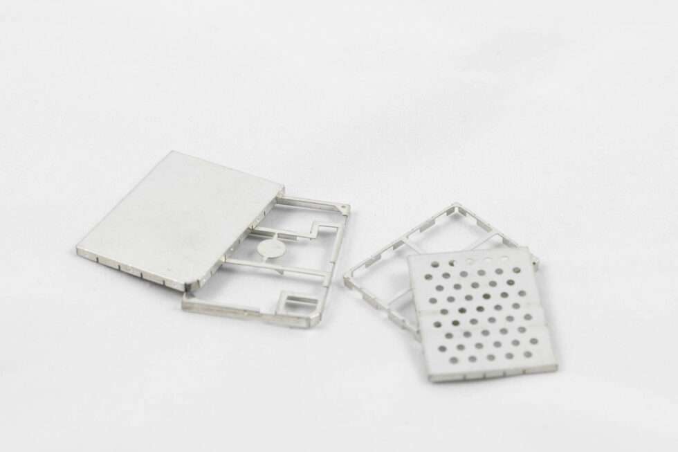 EMI shielding case frame - Compelma